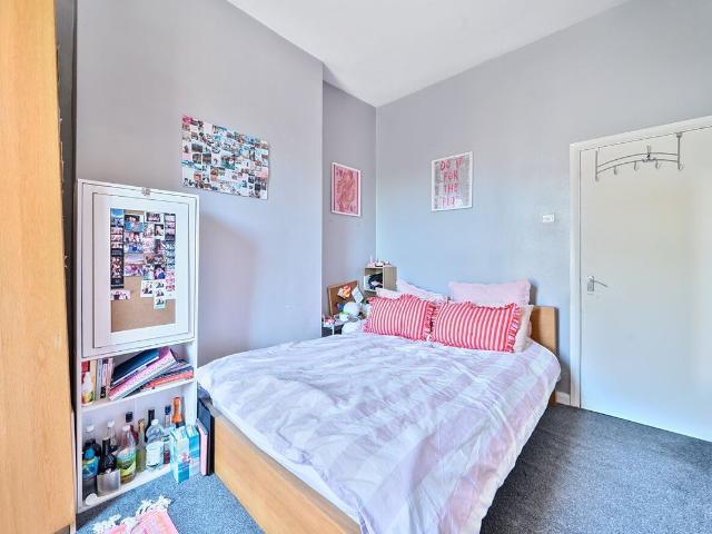 Balham Hill, London SW12, 4 bed flat to rent, £4,250 pcm | PrimeLocation