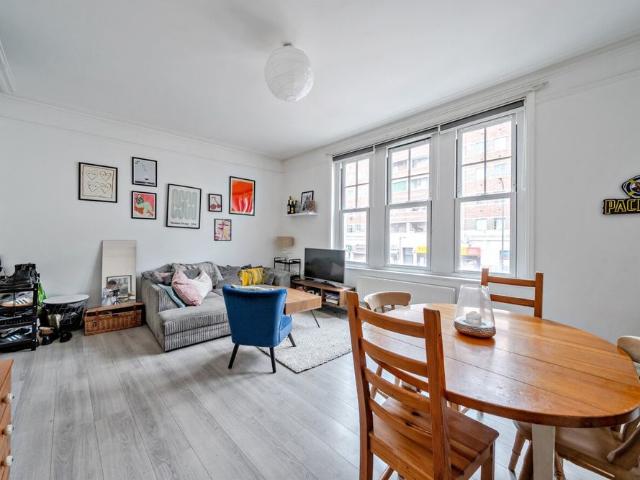 Balham Hill, London, SW12