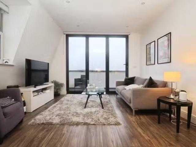 Balham Hill, London, SW12 9DY