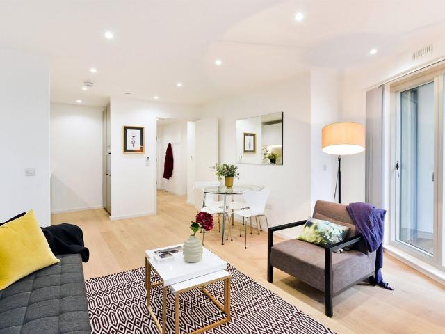 Balham Hill, London SW12, 2 bed flat to rent, £8,160 pcm | PrimeLocation