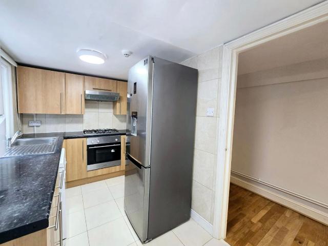 Balham, London SW12, Balham, 1 bed flat to rent, £1,800 pcm | PrimeLocation
