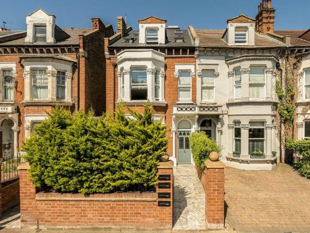 Balham Park Road, Balham SW12, 3 bed flat to rent, £4,200 pcm | PrimeLocation