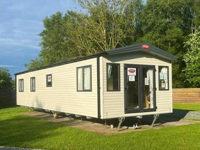 Ball Hall Lane, Storwood, 2 Bedroom Park