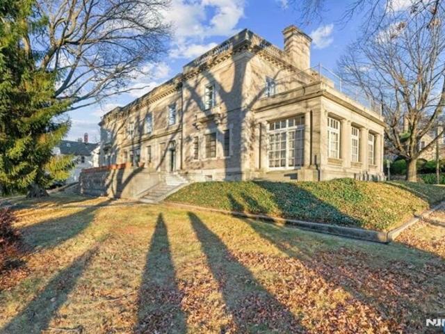 Ballantine Pkwy, Newark, Home For Sale