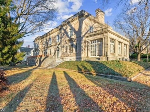 Ballantine Pkwy, Newark, Home For Sale
