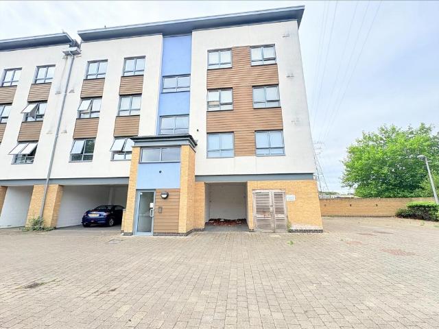 Ballantyne Drive, Colchester CO2 2 bed apartment to rent £1,295 pcm £299 pw