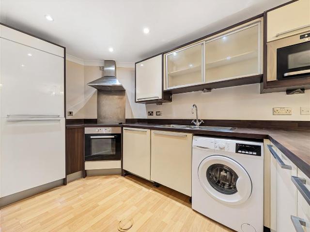 Ballantyne Drive, Colchester CO2, 3 bed flat to rent, £1,250 pcm | PrimeLocation