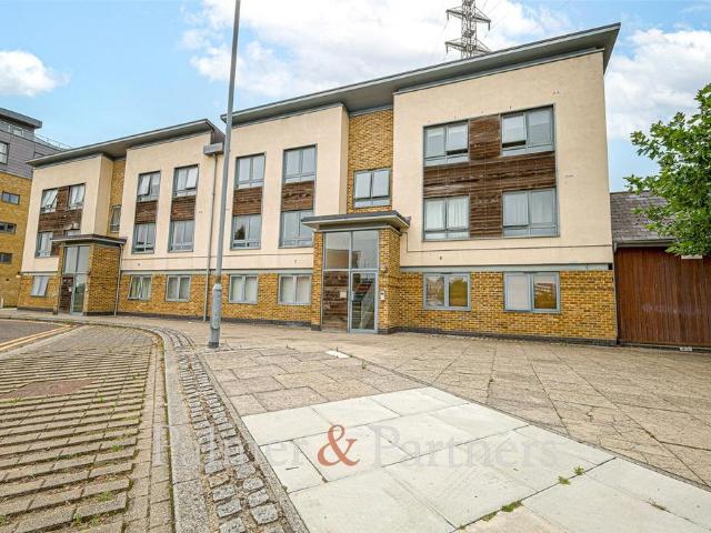 Ballantyne Drive, Colchester, Essex, CO2 2 bed apartment to rent £1,150 pcm £265 pw