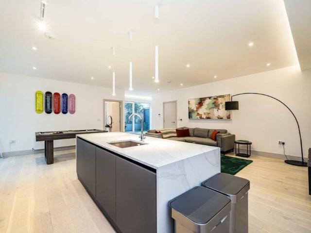 Ballards Lane, N3, London