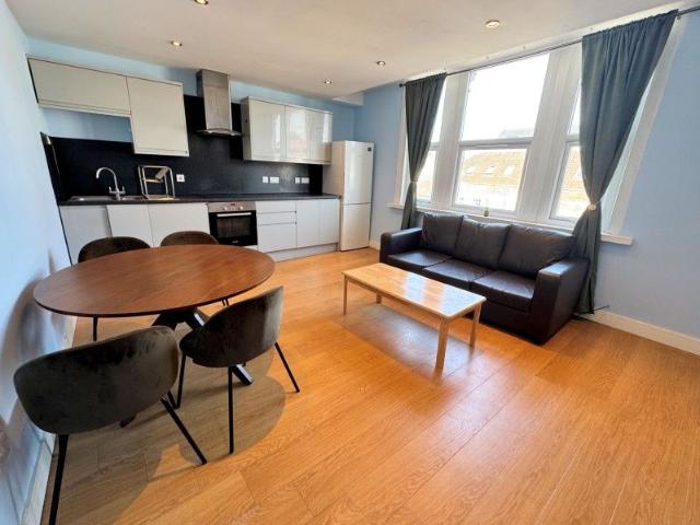 Ballards Lane, Finchley N3, 2 bed flat to rent, £1,875 pcm | PrimeLocation