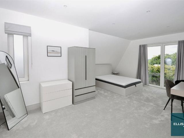 Ballards Lane, Finchley N3, 2 bed flat to rent, £2,500 pcm | PrimeLocation
