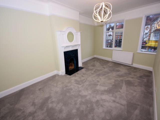 BALLARDS LANE, FINCHLEY, N3 3 bed flat to rent £2,250 pcm £519 pw