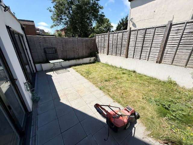 Ballards Lane, Finchley N3, 3 bed flat to rent, £2,795 pcm | PrimeLocation