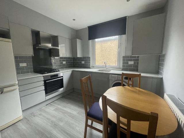 Ballards Lane, Finchley Central. 2 bed flat to rent £1,898 pcm £438 pw