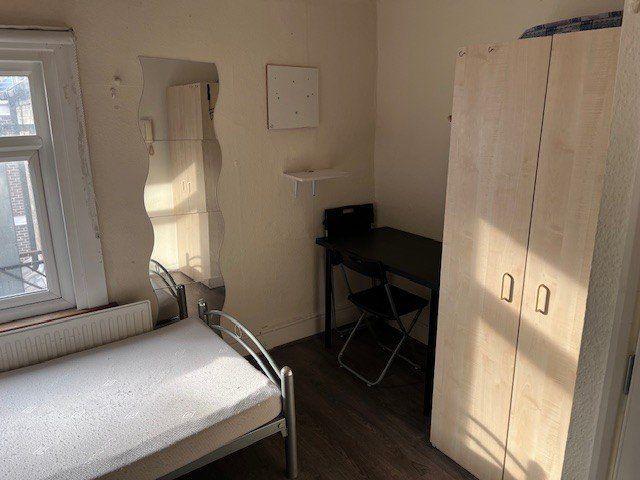 Ballards Lane, Finchley Central N3, Studio to rent, £750 pcm | PrimeLocation
