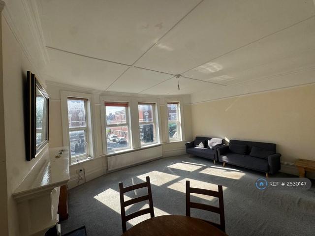 Ballards Lane, London, N3 5 bed maisonette to rent £3,000 pcm £692 pw