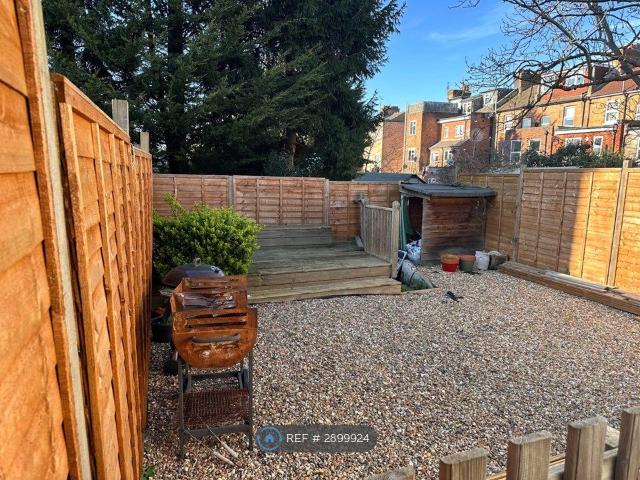 Ballards Lane, London N3, 2 bed flat to rent, £2,250 pcm | PrimeLocation