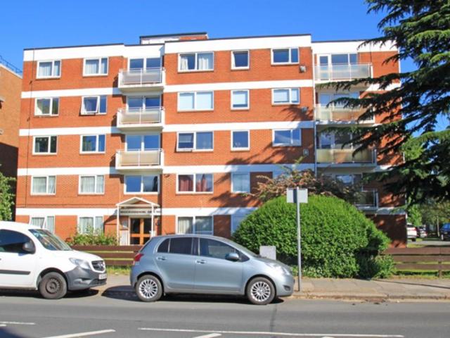 Ballards Lane, London N3 3 bed apartment to rent £3,000 pcm £692 pw
