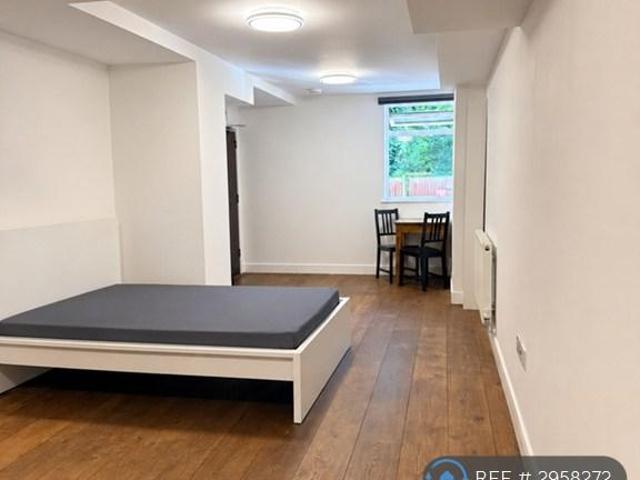 Ballards Lane, London, N3 Studio to rent £1,475 pcm £340 pw
