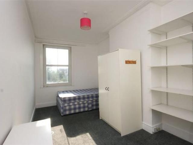 Ballards Lane, London N12, 3 bed flat to rent, £2,000 pcm | PrimeLocation