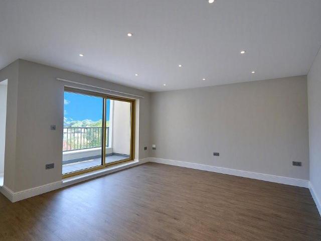 Ballards Rise, South Croydon, CR2 1 bed apartment to rent £1,550 pcm £358 pw
