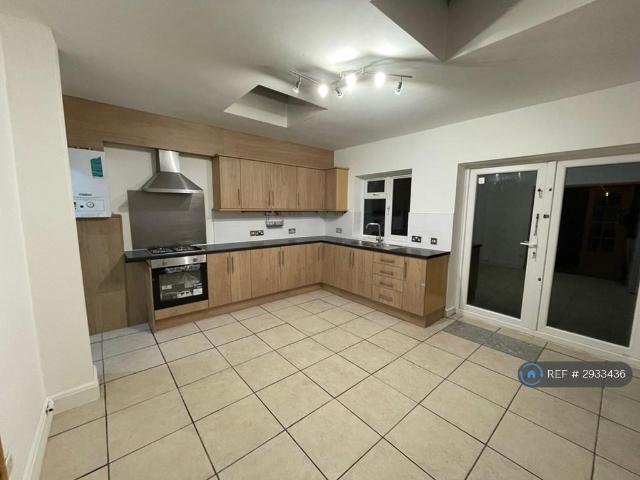 Ballards Road, Neasden, NW2 4 bed terraced house to rent £3,200 pcm £738 pw