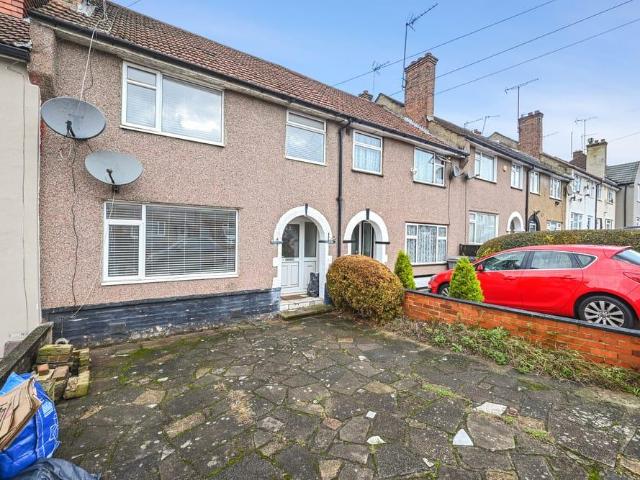 Ballards Road, London, NW2 4 bed terraced house to rent £2,650 pcm £612 pw