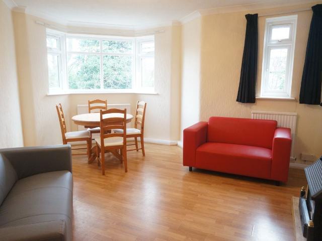 Ballbrook Court, Manchester M20, 3 bed flat to rent, £1,700 pcm | PrimeLocation