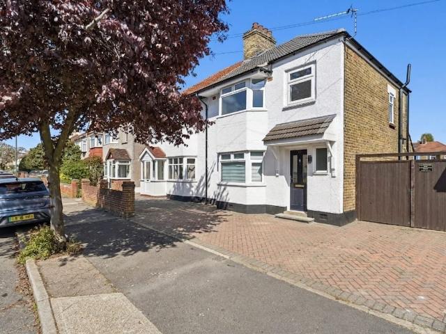 Balliol Road, Welling DA16, 3 bed semi detached house to rent, £2,150 pcm | PrimeLocation