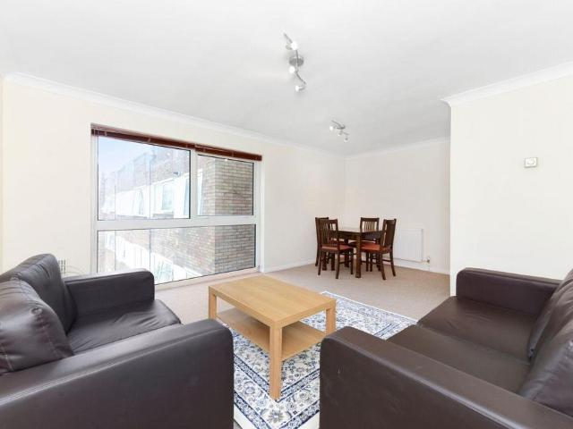 Balmain Close, Ealing, W5 2 bed flat to rent £2,075 pcm £479 pw