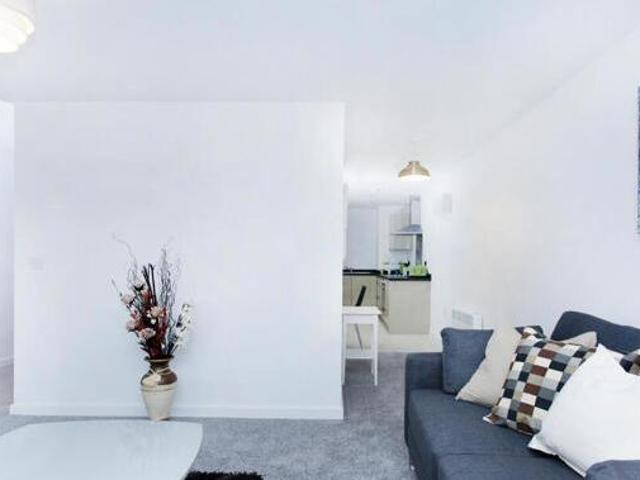 Balme Street, City Centre, Studio Apartment For