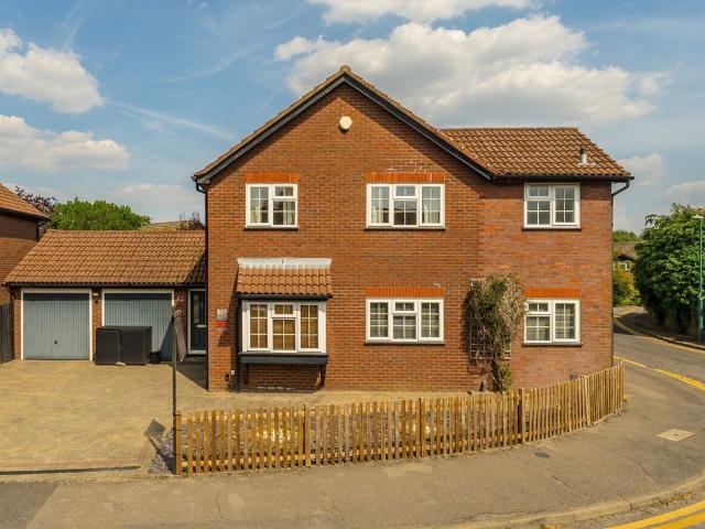 Balmoral Way, Sutton SM2, 4 bed detached house to rent, £3,250 pcm | PrimeLocation