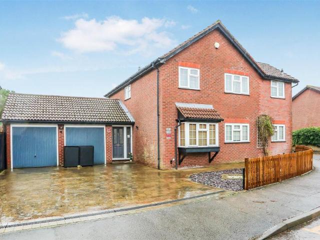 Balmoral Way, Sutton SM2 4 bed detached house to rent £3,350 pcm £773 pw