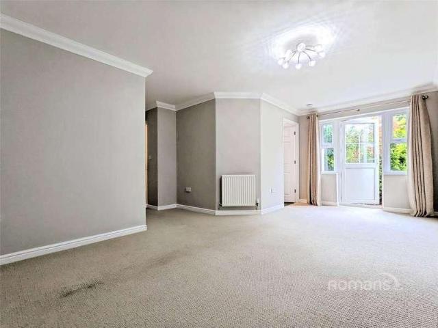 Balmoral Court, Windsor Close, Farnborough, GU14