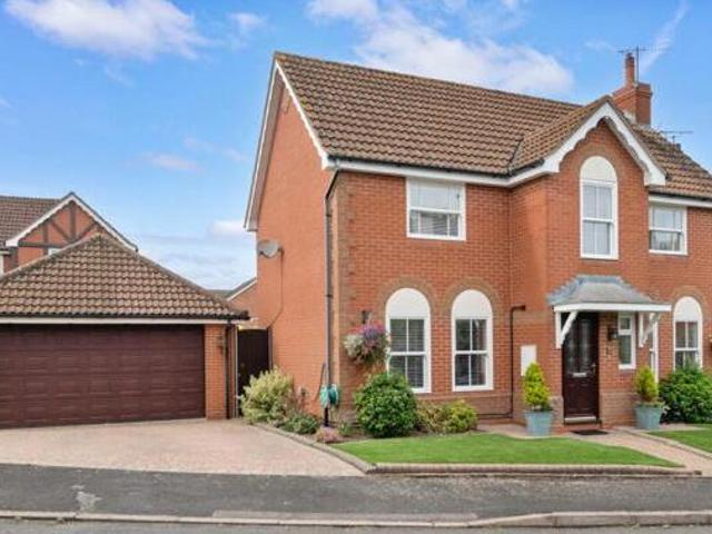 Balmoral Close, Fernhill Heath, 4 Bedroom Detached
