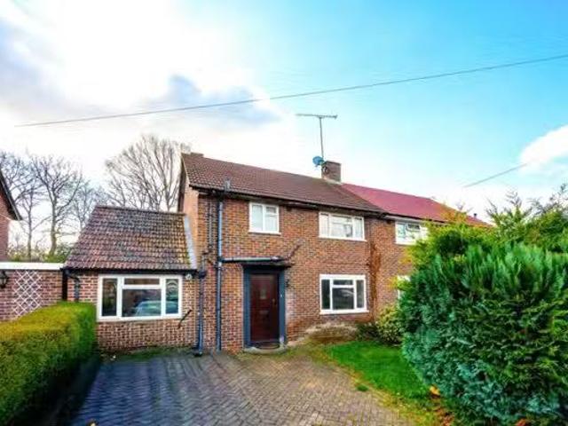 Balmoral Drive, Woking, Surrey, GU22 8EY
