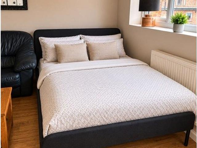 Balmoral Drive, Borehamwood WD6, Room to rent, £950 pcm | PrimeLocation