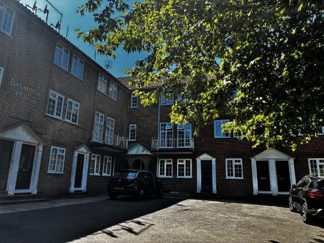 Balmoral House, Westbourne 2 bed apartment to rent £1,195 pcm £276 pw