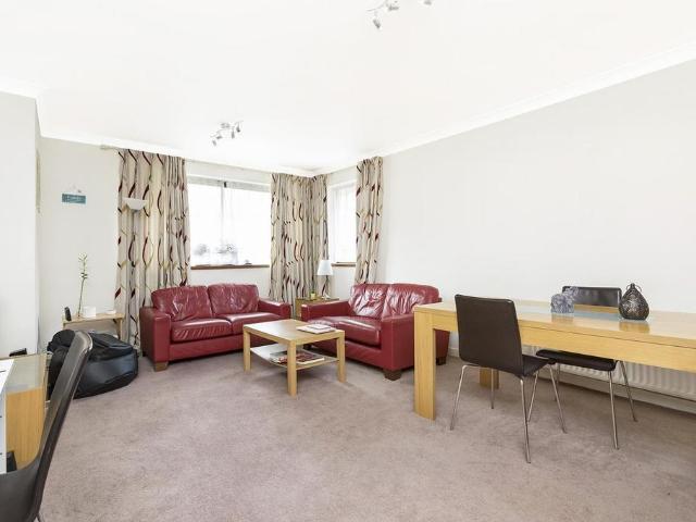 Balmoral House, Windsor Way, London, W14 1 bed flat to rent £2,100 pcm £485 pw