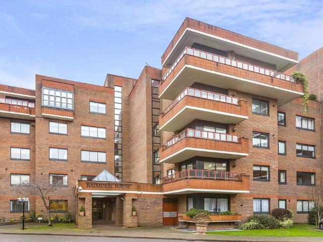 Balmoral House, Windsor Way, London, W14 1 bed flat to rent £2,200 pcm £508 pw