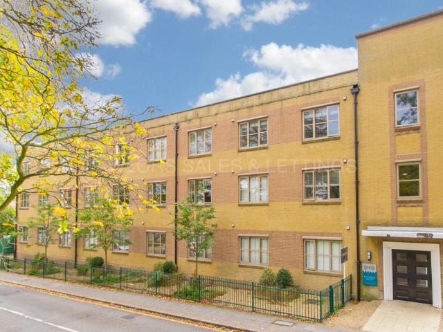 Balmoral House, Woodford Green IG8 1 bed apartment to rent £1,600 pcm £369 pw