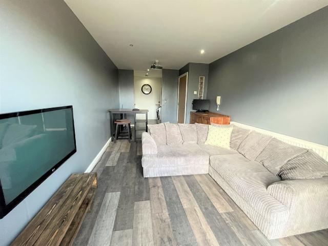 Balmoral Place, Brewery Wharf LS10, 1 bed flat to rent, £995 pcm | PrimeLocation