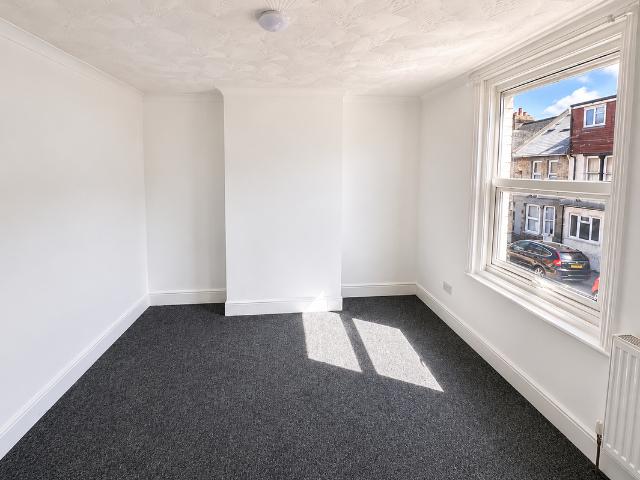 Balmoral Road, Gillingham ME7, 1 bed flat to rent, £1,000 pcm | PrimeLocation