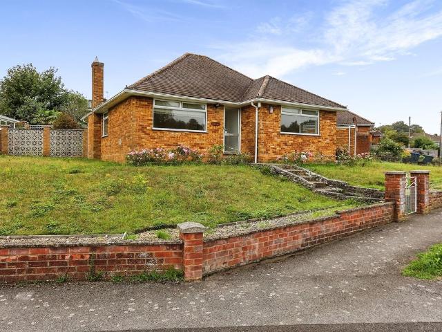 Balmoral Road, Salisbury SP1, 3 bed bungalow to rent, £1,550 pcm | PrimeLocation