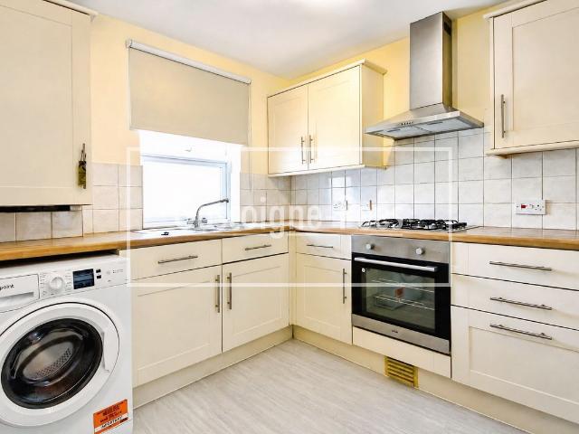 Balmoral Road, Worcester Park KT4, 1 bed flat to rent, £1,400 pcm | PrimeLocation