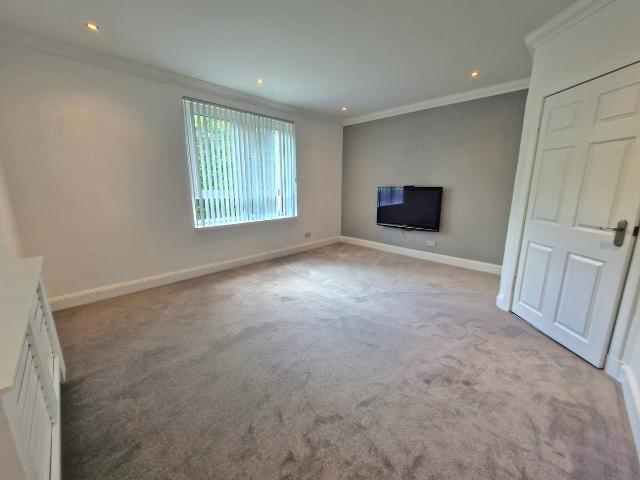 Balmore Road, Glasgow G22, 3 bed flat to rent, £1,100 pcm | PrimeLocation