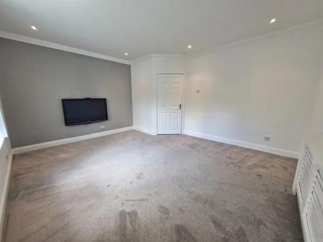 Balmore Road, Lambhill