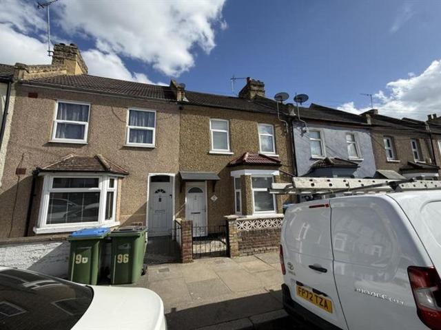 Barth Road, London SE18, 3 bed detached house to rent, £1,999 pcm | PrimeLocation