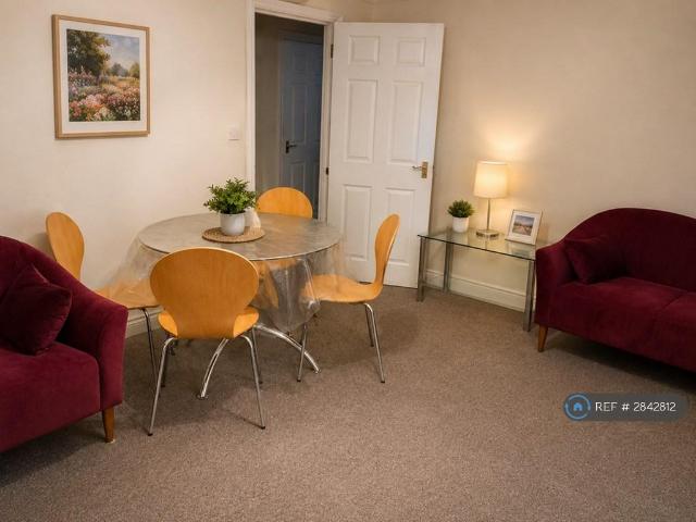 Bartholomew Court, Newbury, RG14 2 bed flat to rent £1,395 pcm £322 pw