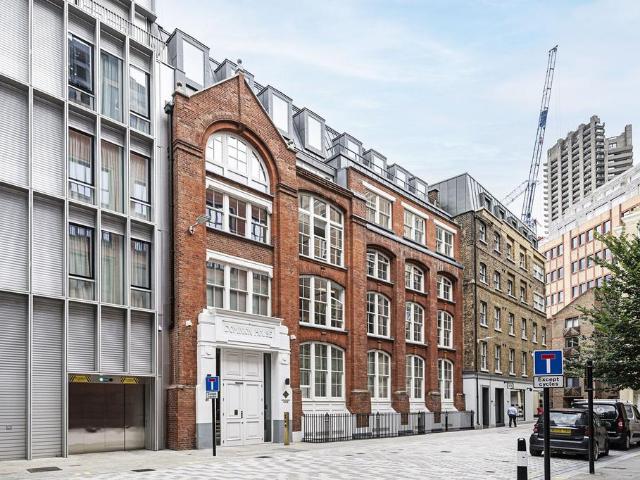 Bartholomew Close, Barbican, London. 1 bed flat to rent £3,900 pcm £900 pw